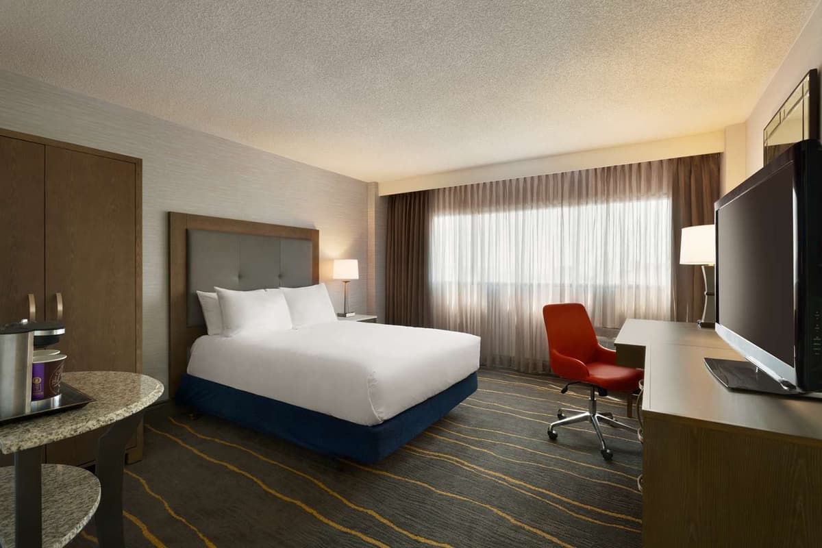 DoubleTree by Hilton Albuquerque, Albuquerque en journée • Réservation ...