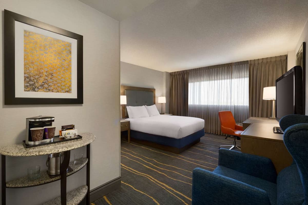 DoubleTree by Hilton Albuquerque, Albuquerque en journée • Réservation ...