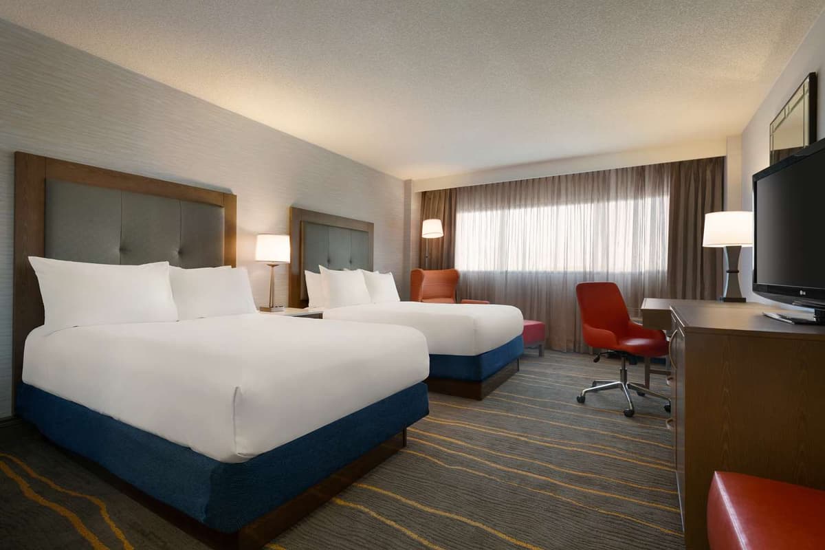 DoubleTree by Hilton Albuquerque, Albuquerque en journée • Réservation ...